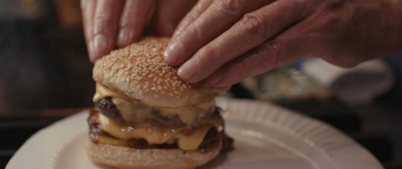 Le menu : Explication de la fin du film et du Cheeseburger